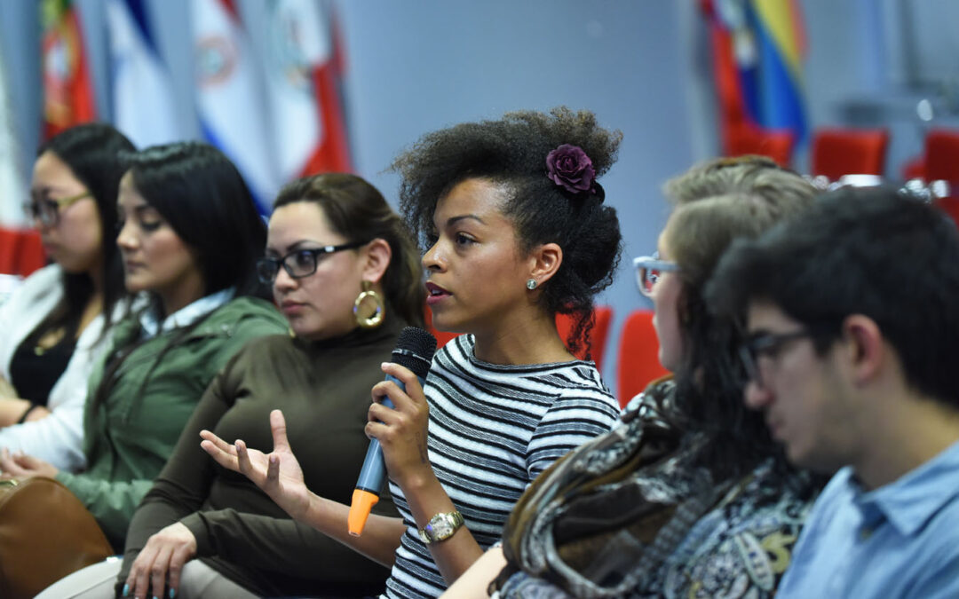 Jóvenes debatiendo - Somos Iberoamérica / Somos Ibero-América